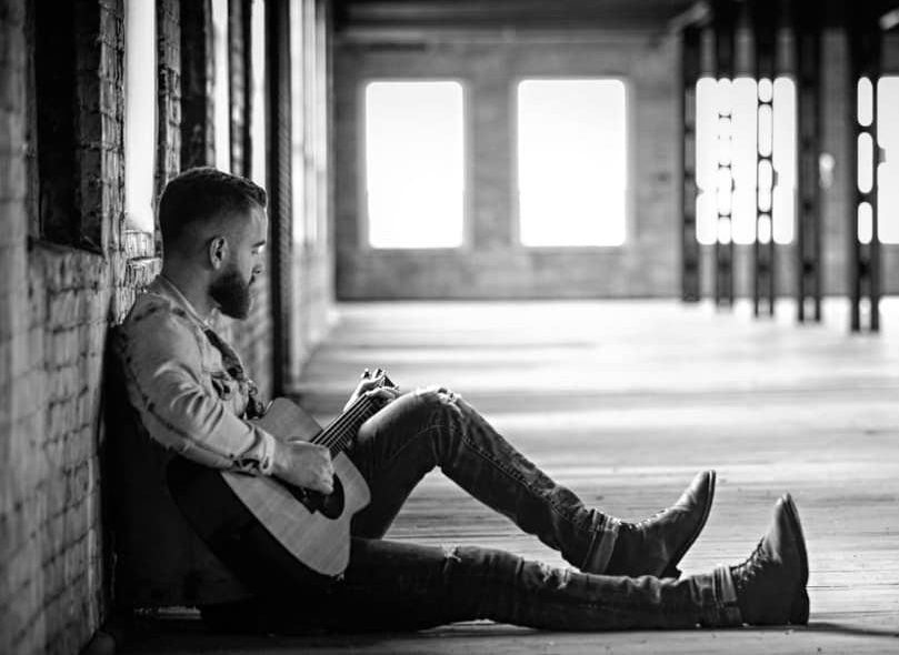 Gavin Ray Perform at Johnny Rocco's | Lundy's Lane Niagara Falls